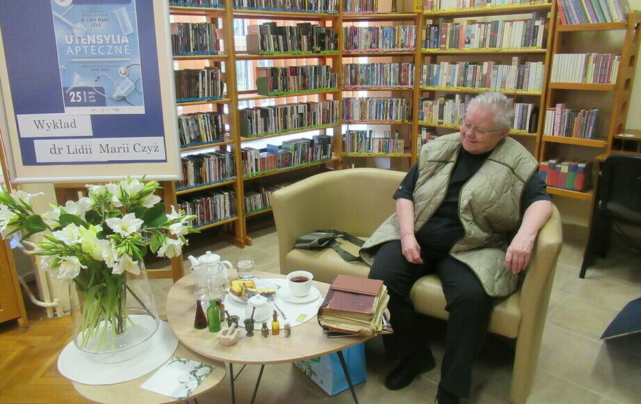 „Utensylia apteczne” - wykład dr Lidii Marii Czyż w Filii nr 10 ...